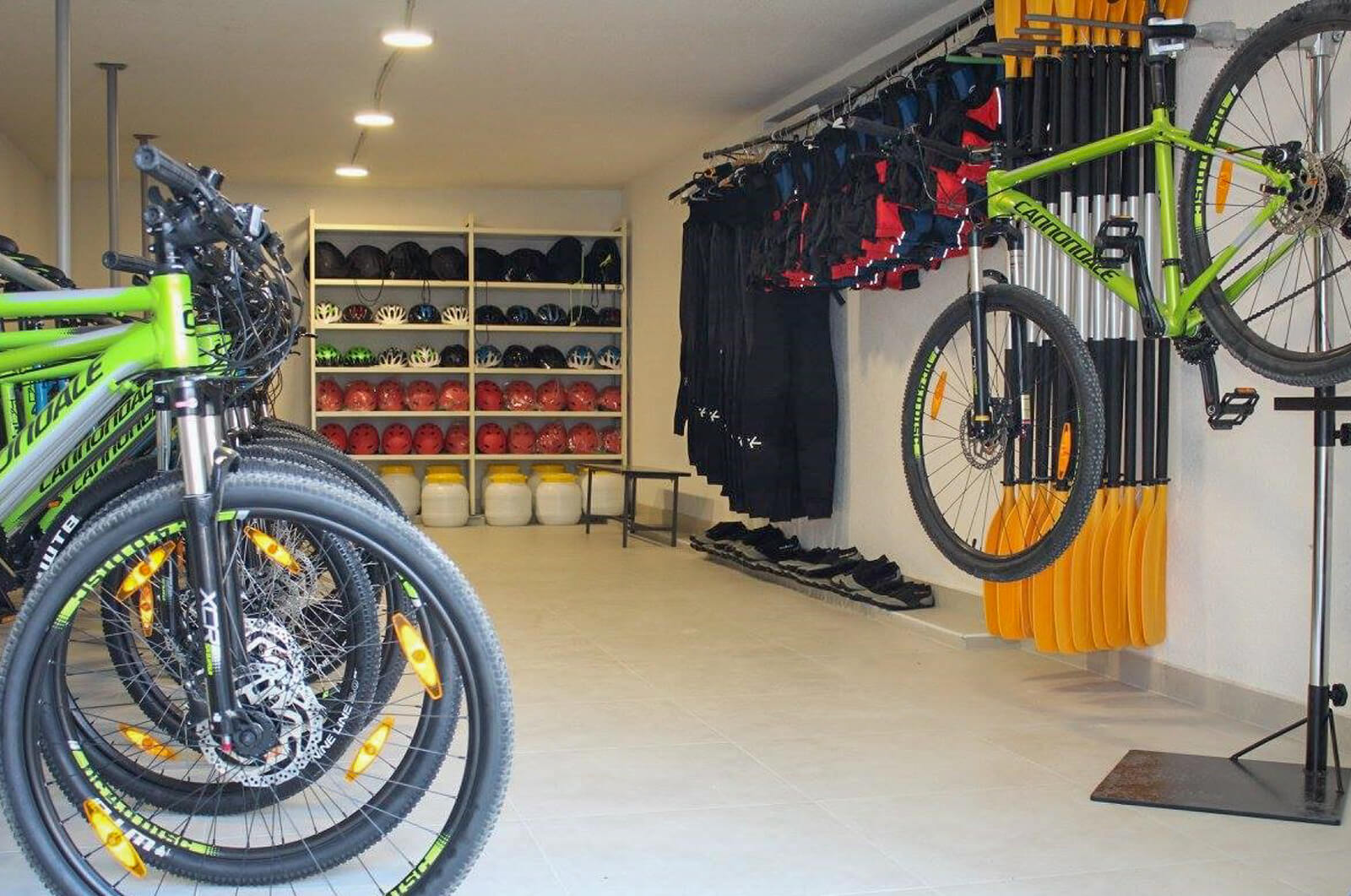 trans dinarica sinj hotel alkar bike garage - Trans Dinarica